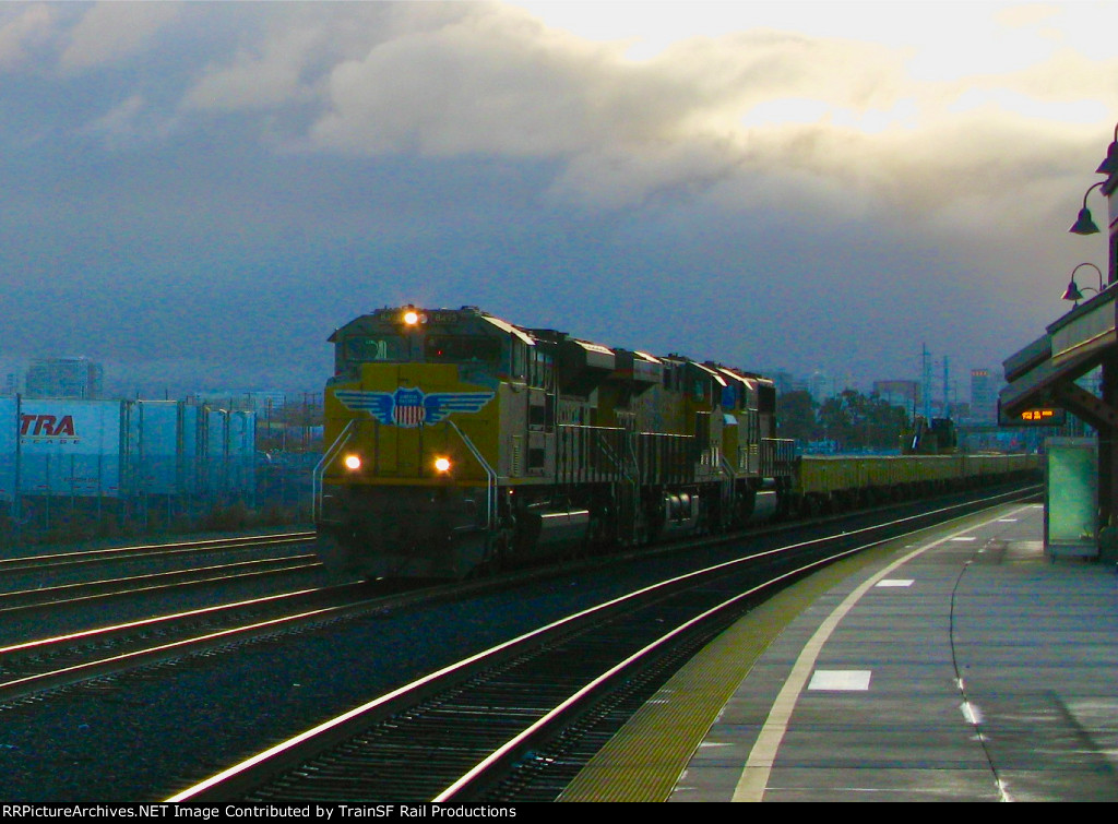 UP 8495 Leads the WGPMUS-11